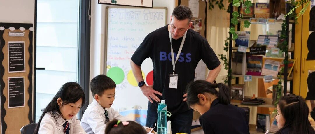 Adam Bushnell's Magical Storytelling Visit to Dulwich Puxi- 大数跨境
