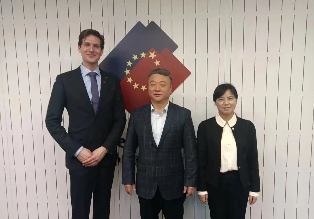 Meeting with a Delegation from Anhui Province- 大数跨境