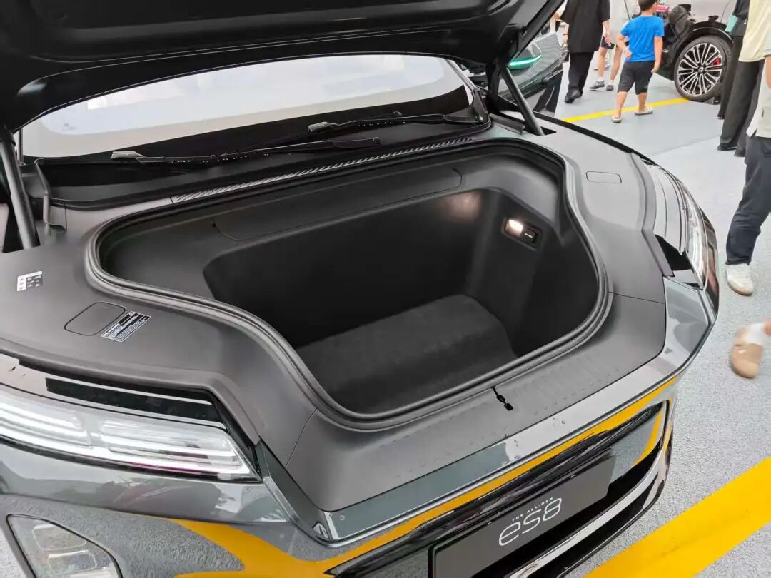 30.88万元！全新蔚来ES8来了：空间巨大大大，李斌掀桌子了？- 大数跨境
