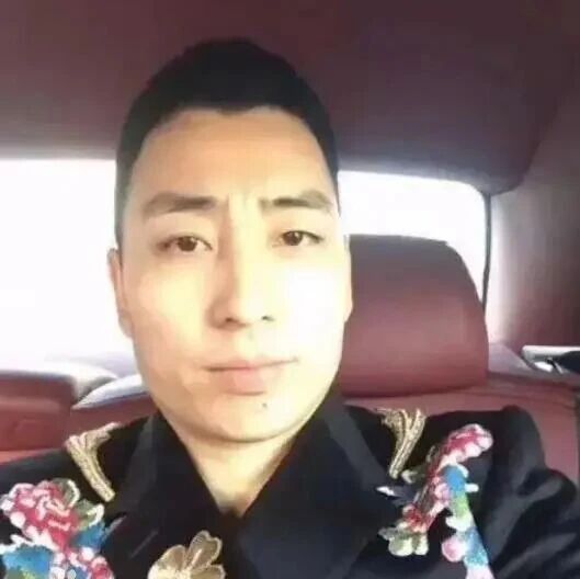 老伴动手打ks刘妈，寒心抹泪诉苦！豪情龙哥座驾车牌：京A9999。一哥谈论ks早一批刷客大哥，渐退居幕后转电商！- 大数跨境